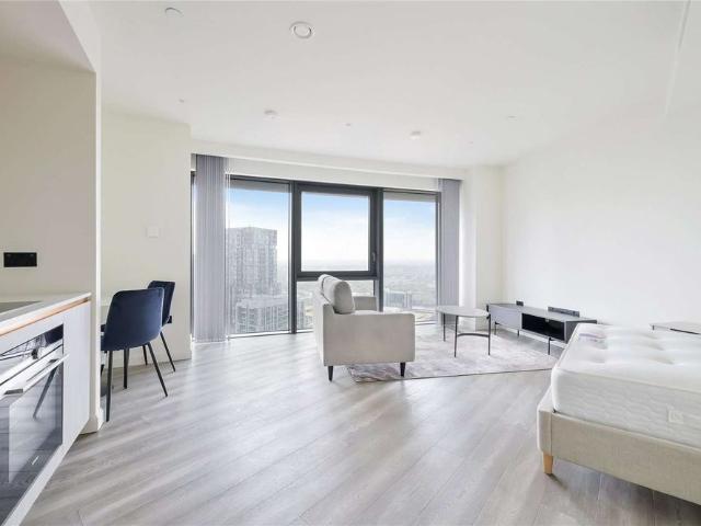 Nestled in the vibrant area of Marsh Wall, London, this brand new luxury apartment at Aspen offers an exceptional living experience on the 36th floor