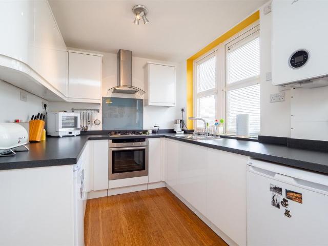 Nettlecombe Close, Sutton SM2, 2 bed maisonette to rent, £1,700 pcm | PrimeLocation