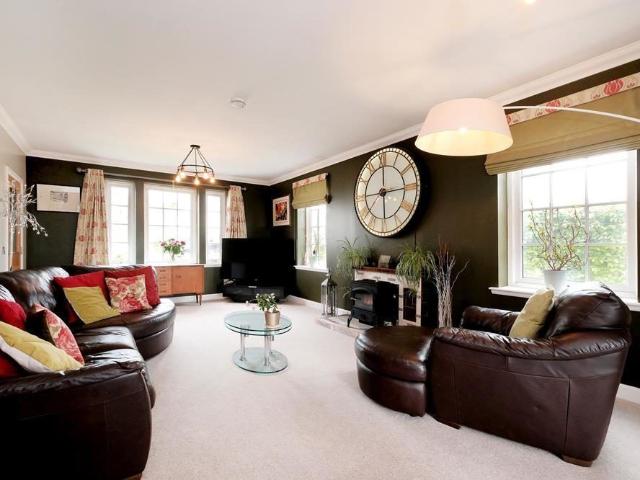 Nether Cairnhill Drive, Chapelton, AB39