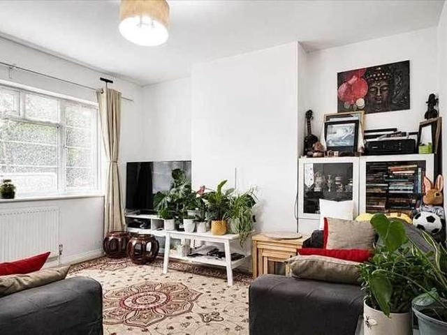 Nether Street, London, N12