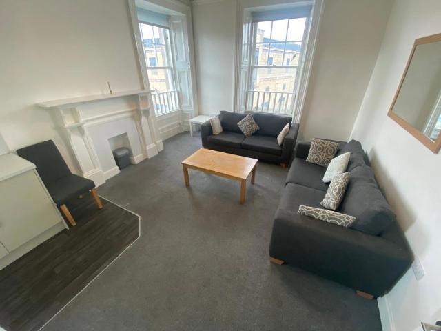 Nethergate, City Centre DD1 5 bed flat to rent £2,500 pcm £577 pw