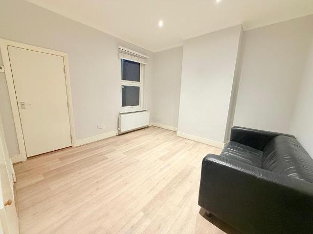 Netley Road, Ilford IG2 3 bed terraced house to rent £2,250 pcm £519 pw