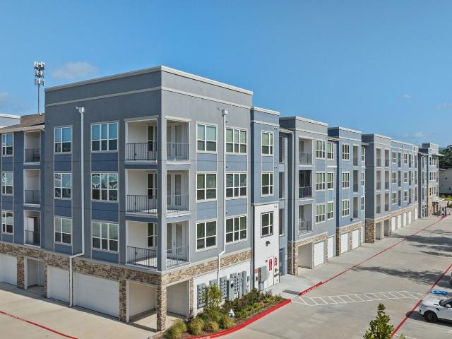 Neuhaus 2 Bedroom Apartment for Rent at 509 Nursery Rd, The Woodlands, TX 77380 Grogan's Mill