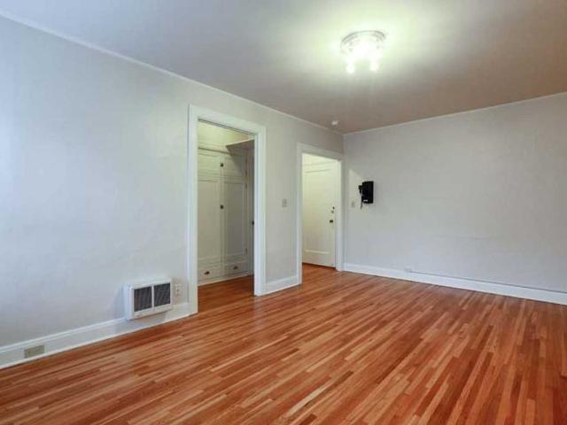 NEVADA COURT APARTMENTS MCM02 Studio Apartment for Rent at 2185 Sw Yamhill St, Portland, OR 97205 Goose Hollow