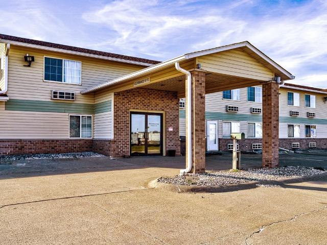Nevada Living Studio Apartment for Rent at 1521 S G Ave, Nevada, IA 50201