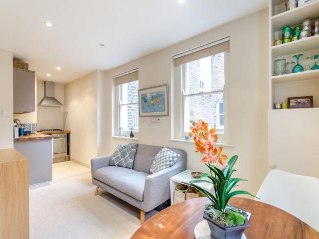 Nevern Square, Earls Court, London, SW5 1 bed flat to rent £4,117 pcm £950 pw