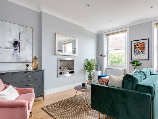 Nevern Square, Earls Court SW5, 3 bed flat to rent, £5,500 pcm | PrimeLocation