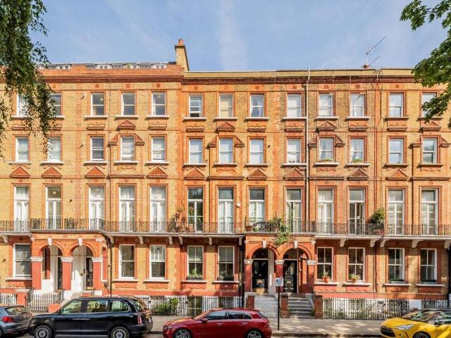 Nevern Square, London SW5 3 bed flat to rent £5,500 pcm £1,269 pw