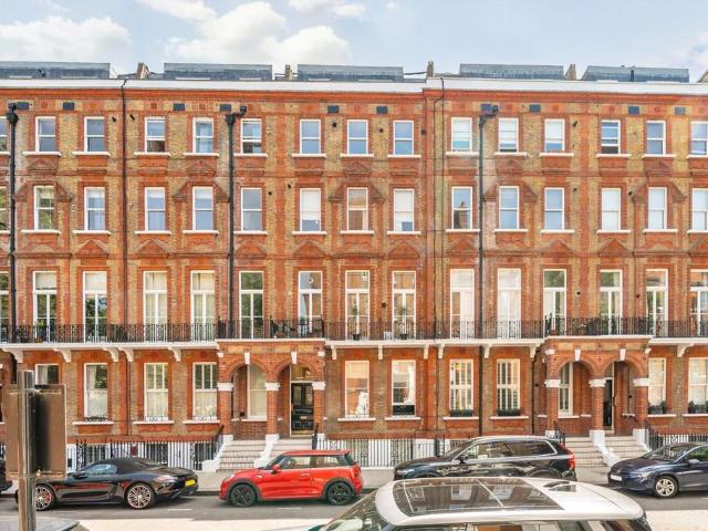 Nevern Square, London SW5 1 bed flat to rent £3,000 pcm £692 pw