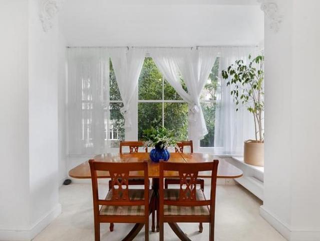 Nevern Square, SW5