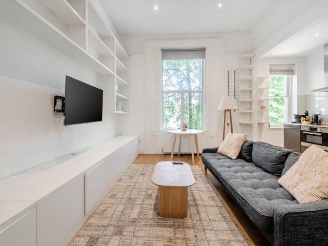Nevern Place London SW5 2 bed apartment to rent £3,750 pcm £865 pw