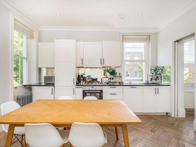 Nevern Place, London SW5 2 bed flat to rent £3,900 pcm £900 pw