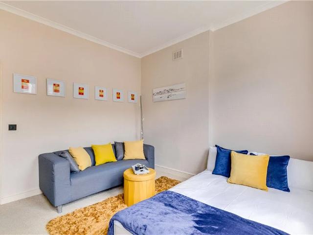 Nevern Place, London, SW5 2 bed flat to rent £3,099 pcm £715 pw
