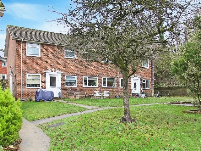 Neville Close, Andover SP10, 2 bed maisonette to rent, £1,100 pcm | PrimeLocation