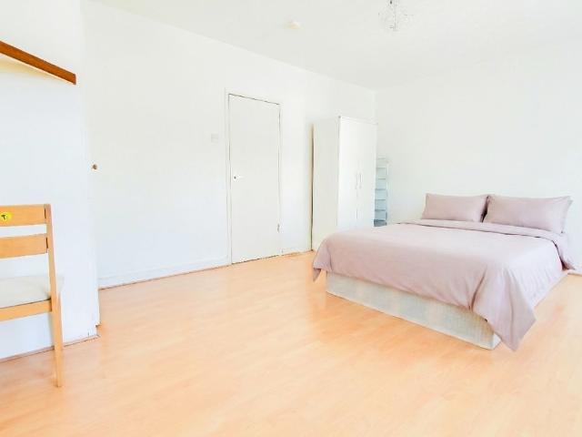 Neville Road, Croydon CR0, Studio to rent, £975 pcm | PrimeLocation