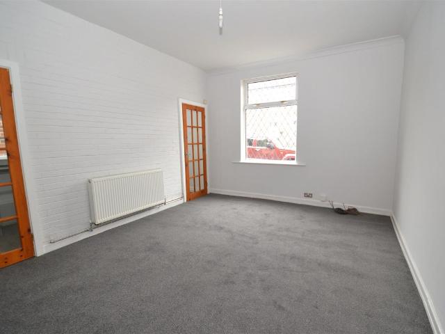 Neville Street, Marsh, Cleckheaton BD19, 2 bed terraced house to rent, £750 pcm | PrimeLocation