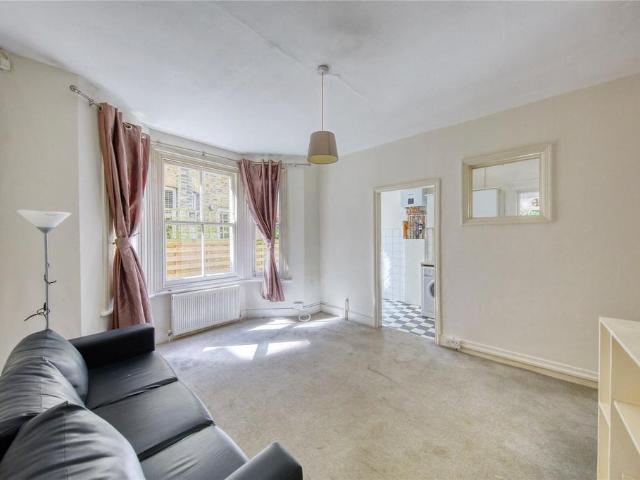 Nevis Road, SW17 3 bed maisonette to rent £2,950 pcm £681 pw