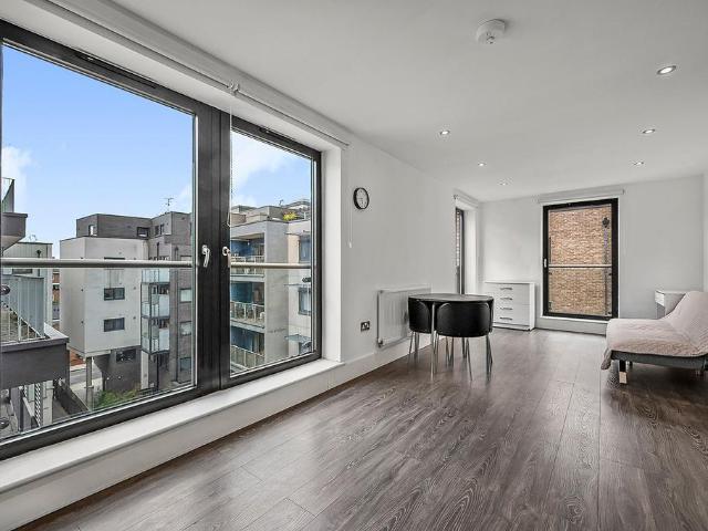 Newton Court, 1 Axio Way, London 1 bed flat to rent £1,900 pcm £438 pw