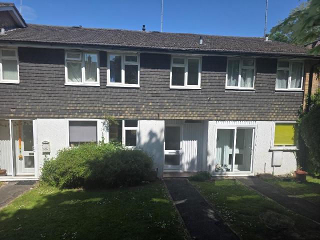 Newton Court, Haywards Heath RH16 2 bed terraced house to rent £1,550 pcm £358 pw