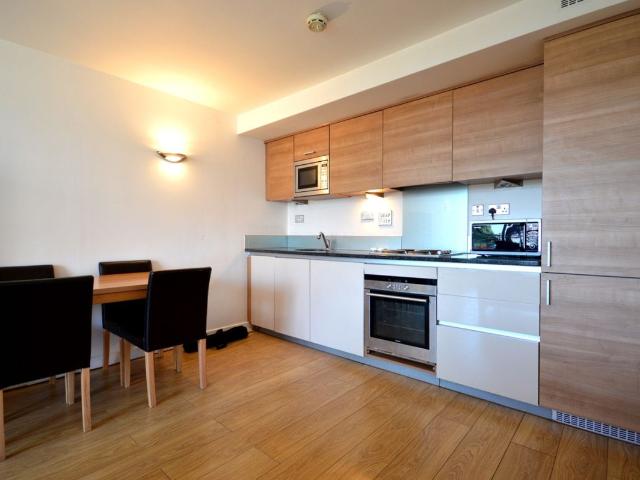 Newton Lodge, Greenwich SE10, 2 bed flat to rent, £2,150 pcm | PrimeLocation