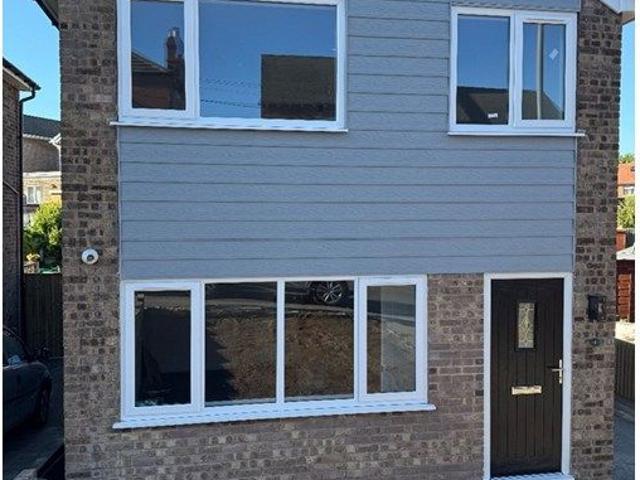Newton Lane, Wakefield WF1, 3 bed detached house to rent, £1,250 pcm | PrimeLocation
