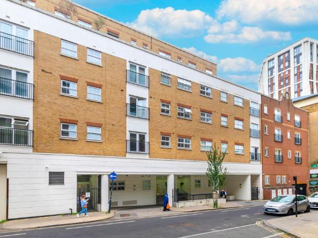 Newton Street, Covent Garden, London. 2 bed flat to rent £4,117 pcm £950 pw