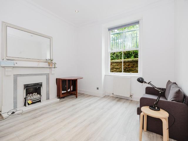 Newton Street, Edinburgh EH11, 1 bed flat to rent, £950 pcm | PrimeLocation