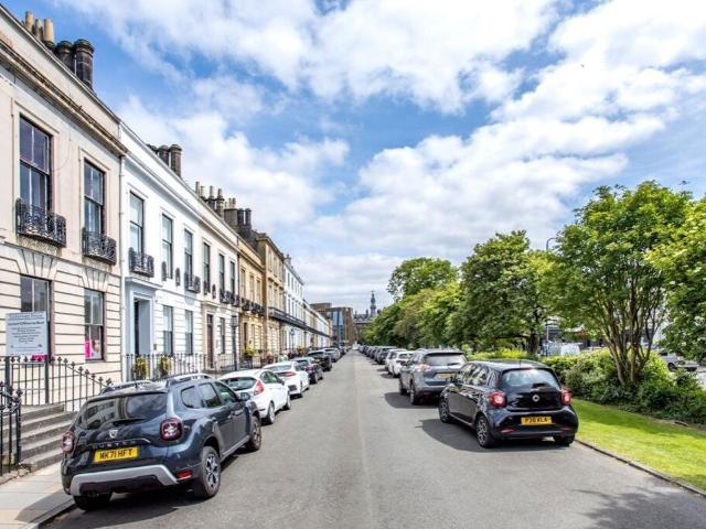 Newton Place, Glasgow G3, 2 bed flat to rent, £2,250 pcm | PrimeLocation