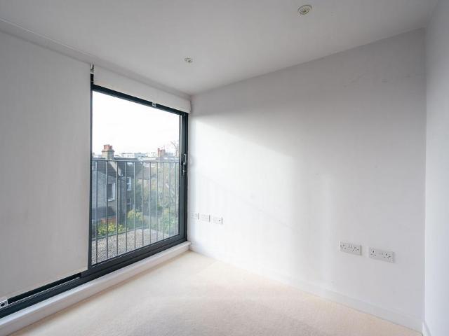 Newton Road, Wimbledon, London, SW19 4 bed terraced house to rent £4,750 pcm £1,096 pw
