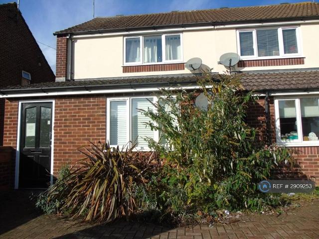 Newton Road, Bletchley, Milton. 2 bed flat to rent £1,150 pcm £265 pw