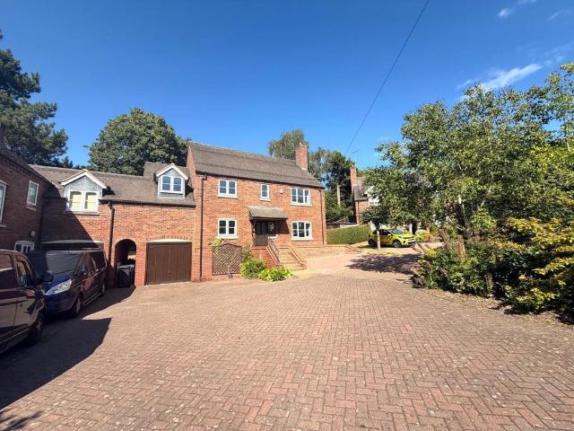 Newton Road, Burton on Trent 4 bed link detached house to rent £1,550 pcm £358 pw