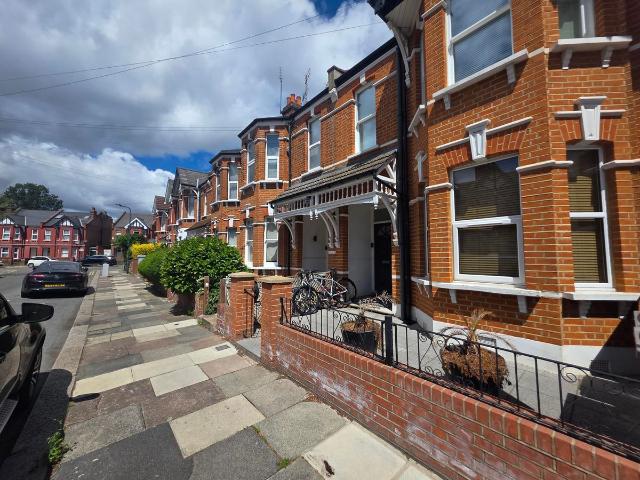 Newton Road, London NW2, 2 bed flat to rent, £2,200 pcm | PrimeLocation
