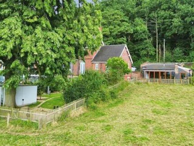 Newton Road, Newton Solney, 4 Bedroom Semi detached