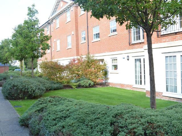 Newton Road, Newbury RG14, 2 bed flat to rent, £1,395 pcm | PrimeLocation