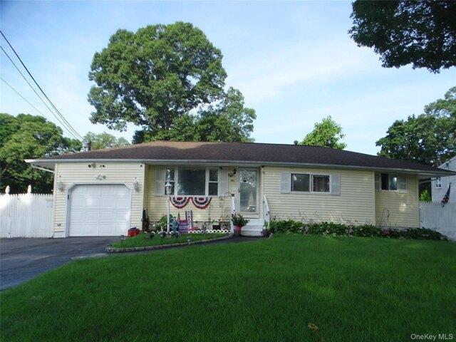 Newtown Ave, Selden, Home For Sale