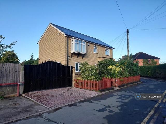 Newtown Road, New Denham, UB9 3 bed detached house to rent £2,300 pcm £531 pw