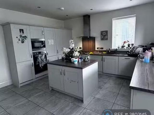 Unique 3 BA 4 bedroom detached house for rent in Albermarle Av.