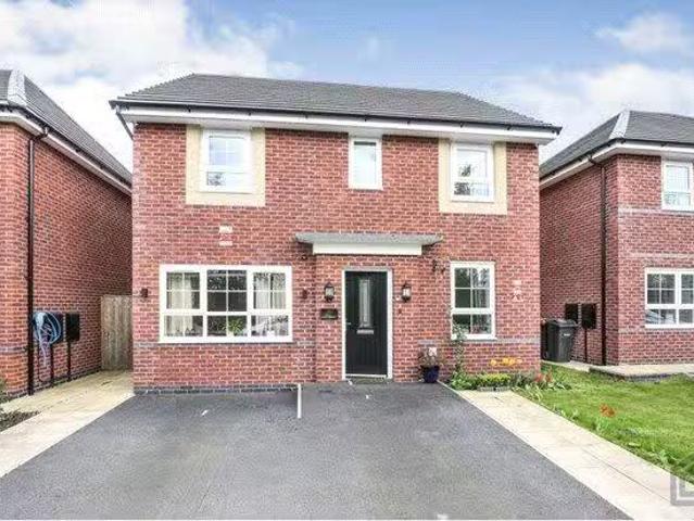 Rental! 3 BA 4 bedroom detached house for rent in Dahlia Cresc.