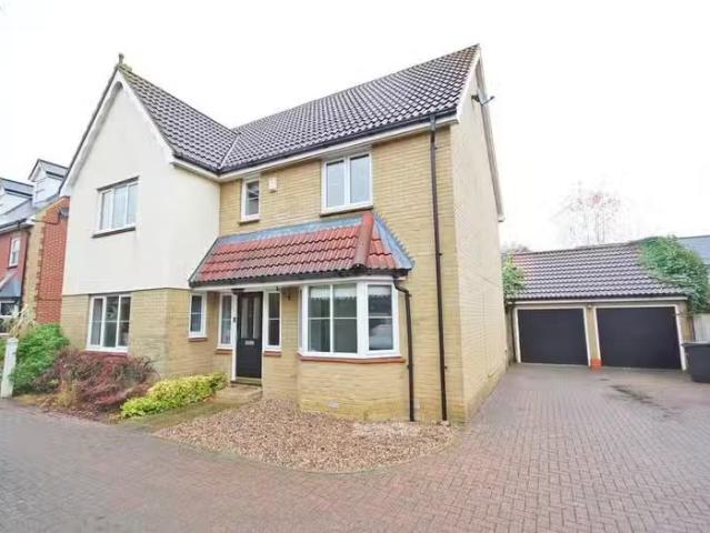 New 3 BA 4 bedroom detached house for rent in Melford Grove, G.