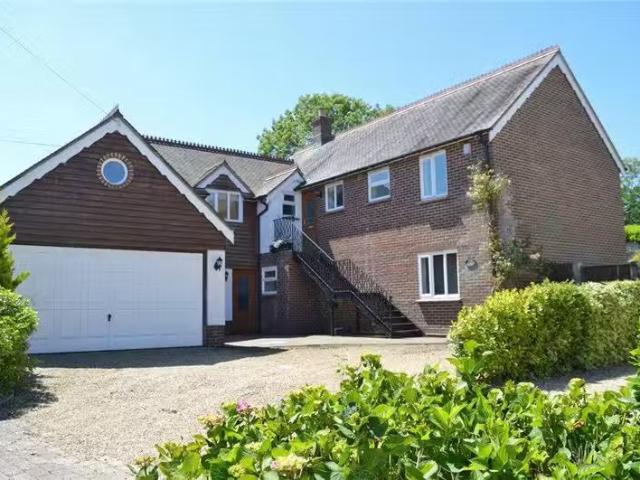 For Rent! 3 BA 4 bedroom detached house for rent in Winterborn.