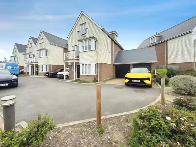 New 3 BA 4 bedroom Detached House to rent, Steadman Close, Sno.