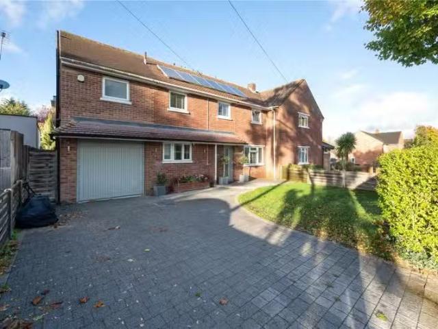 Charming 3 BA 4 bedroom house for rent in Carnegie Road, St. A.
