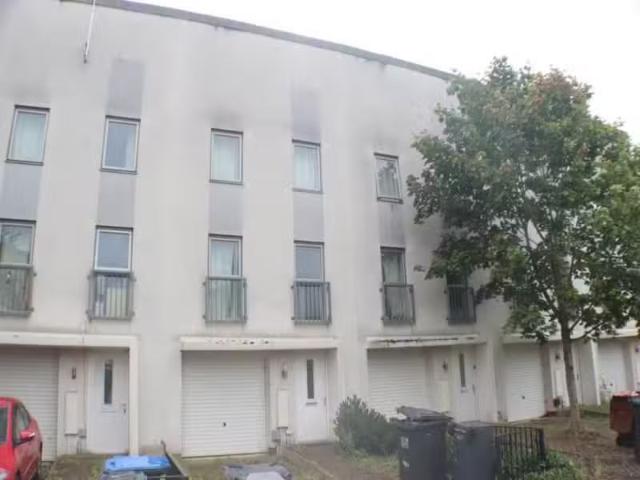 New 3 BA 4 bedroom house for rent in Aviation Avenue, Hatfield.