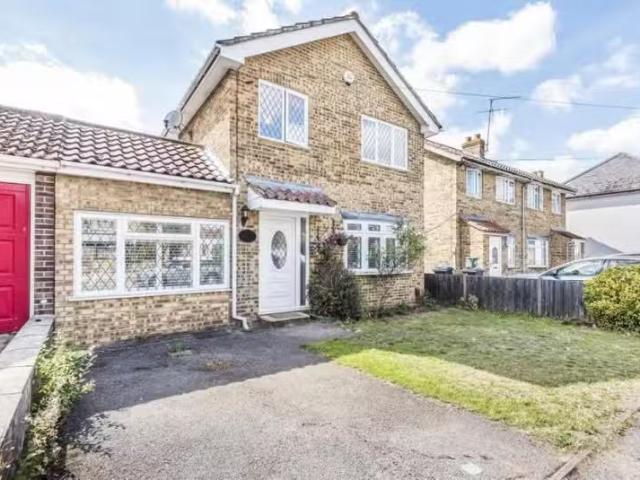 New 3 BA 4 bedroom link detached house for rent in Byfleet, Su.