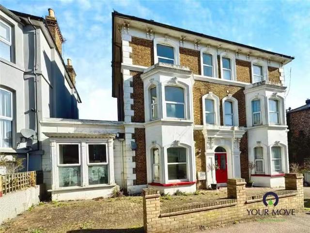 Unique 3 BA 4 bedroom Semi Detached House to rent, The Vale, B.