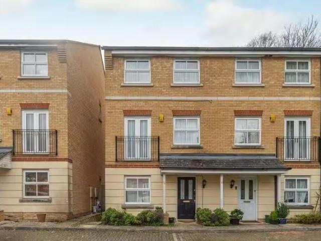 For Rent! 3 BA 4 bedroom semi detached house for rent in Sycam.