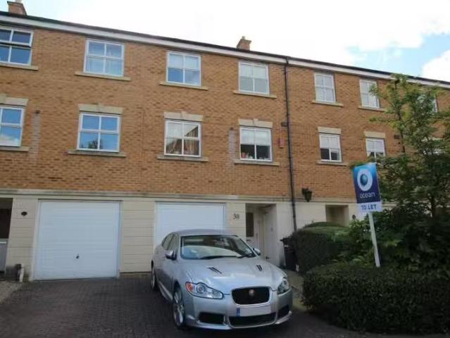Deal! 3 BA 4 bedroom terraced house for rent in Paxton Stoke.