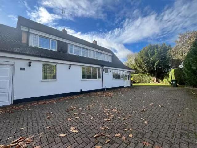 Unique 3 BA 5 bedroom detached house for rent in Grange Road.