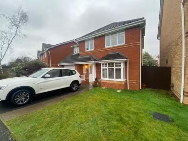 Nice 3 BA 5 bedroom detached house for rent in Scarecrow Lane.