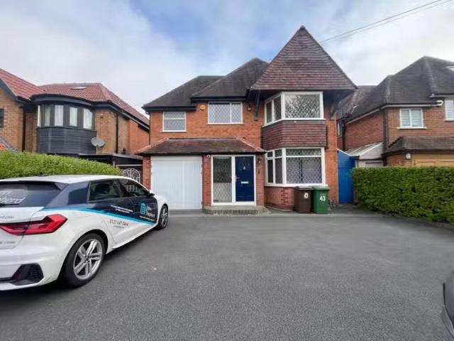 Just in! 3 BA 5 bedroom detached house for rent in Seven Star.